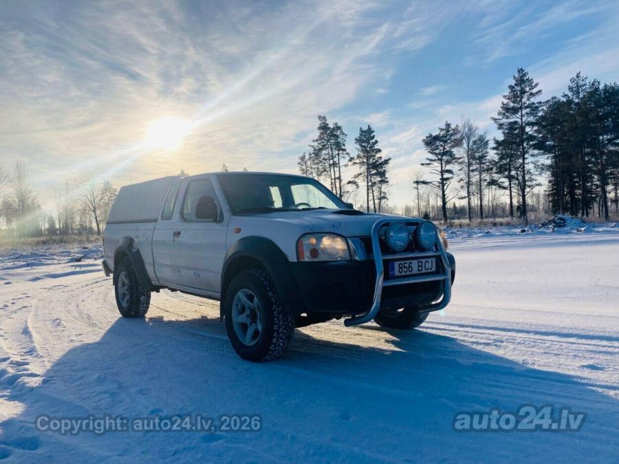 White Nissan Pickup 2005 in Tallinn, with an engine capacity of 2.50 L and mileage of 374 thousand km for 4500 €, photo 3 on AUTOMOTO.COM.LV