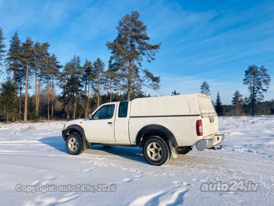White Nissan Pickup 2005 in Tallinn, with an engine capacity of 2.50 L and mileage of 374 thousand km for 4500 €, photo 4 on AUTOMOTO.COM.LV