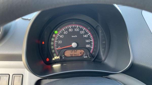 Sarkans Nissan Pixo 2011 Kauņa, ar dzinēja tilpumu 1.00 L un nobraukumu 70 tūkst. km par 4100 €, foto 4 vietnē AUTOMOTO.COM.LV