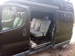 Black Nissan Primastar 2005 in Aluksne, with an engine capacity of 1.90 L and mileage of 321 thousand km for 4300 €, photo 6 on AUTOMOTO.COM.LV