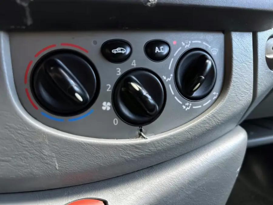 Melns Nissan Primastar 2007 Jelgava, ar dzinēja tilpumu 2.00 L un nobraukumu 264 tūkst. km par 4200 €, foto 14 vietnē AUTOMOTO.COM.LV