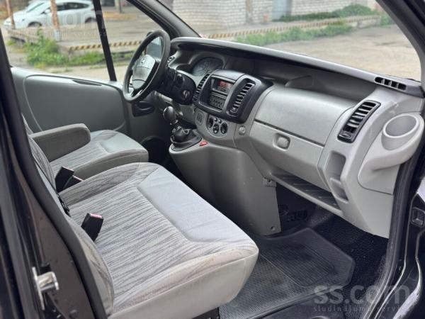 Black Nissan Primastar 2008 in Jelgava, with an engine capacity of 2.00 L and mileage of 274 thousand km for 4750 €, photo 10 on AUTOMOTO.COM.LV