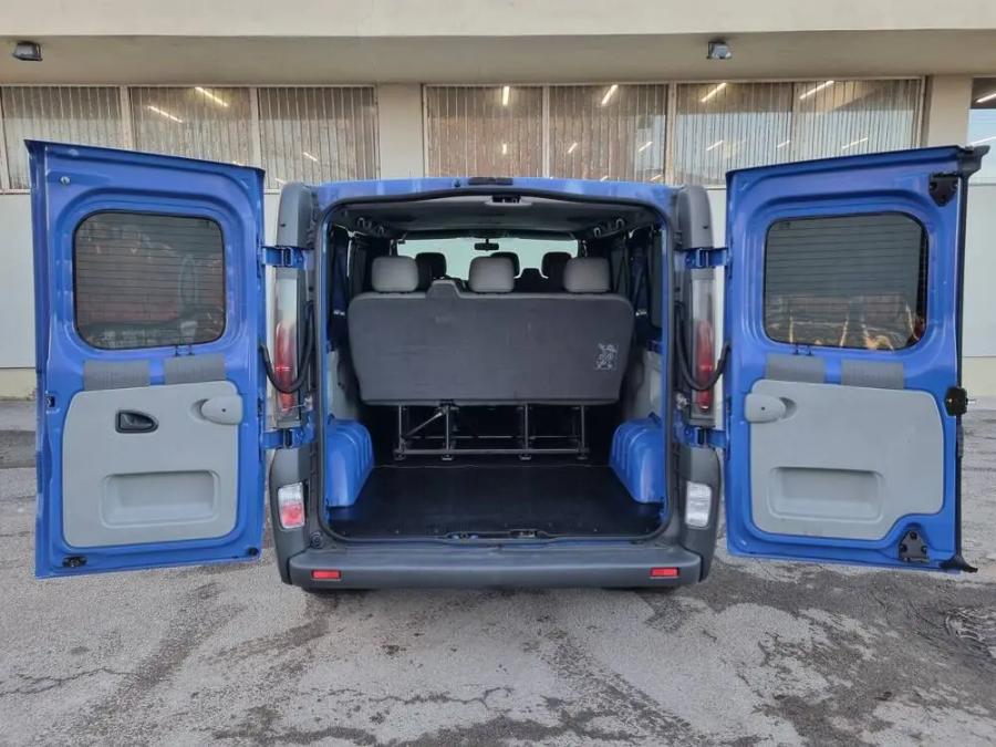 Zils Nissan Primastar 2005 Ogre, ar dzinēja tilpumu 1.90 L un nobraukumu 165 tūkst. km par 6750 €, foto 23 vietnē AUTOMOTO.COM.LV