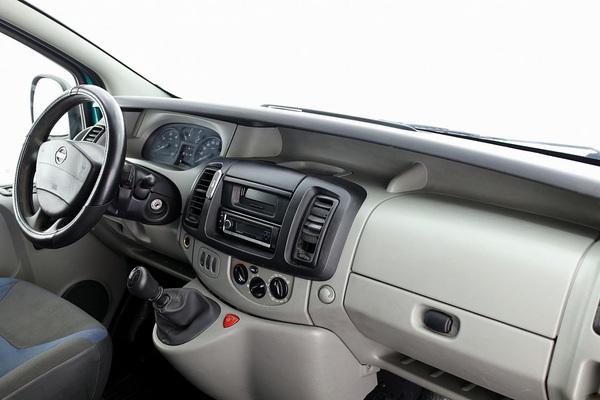 Green Nissan Primastar 2003 in Tallinn, with an engine capacity of 1.90 L and mileage of 328 thousand km for 2299 €, photo 5 on AUTOMOTO.COM.LV