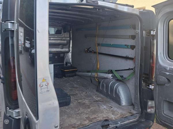 Pelēks Nissan Primastar 2006 Jonava, ar dzinēja tilpumu 1.87 L un nobraukumu 240 tūkst. km par 1600 €, foto 4 vietnē AUTOMOTO.COM.LV