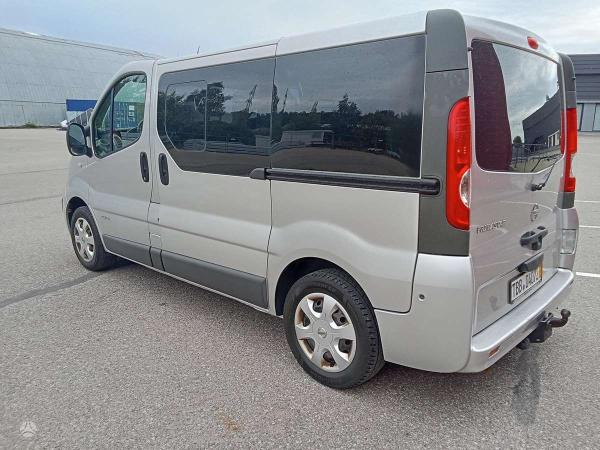 Grey Nissan Primastar 2012 in Kaunas, with an engine capacity of 2.00 L and mileage of 237 thousand km for 7300 €, photo 3 on AUTOMOTO.COM.LV