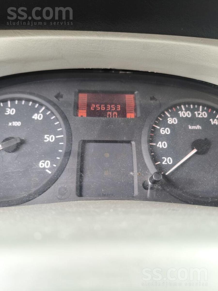 Grey Nissan Primastar 2006 in Riga, with an engine capacity of 1.90 L and mileage of 256 thousand km for 2800 €, photo 8 on AUTOMOTO.COM.LV