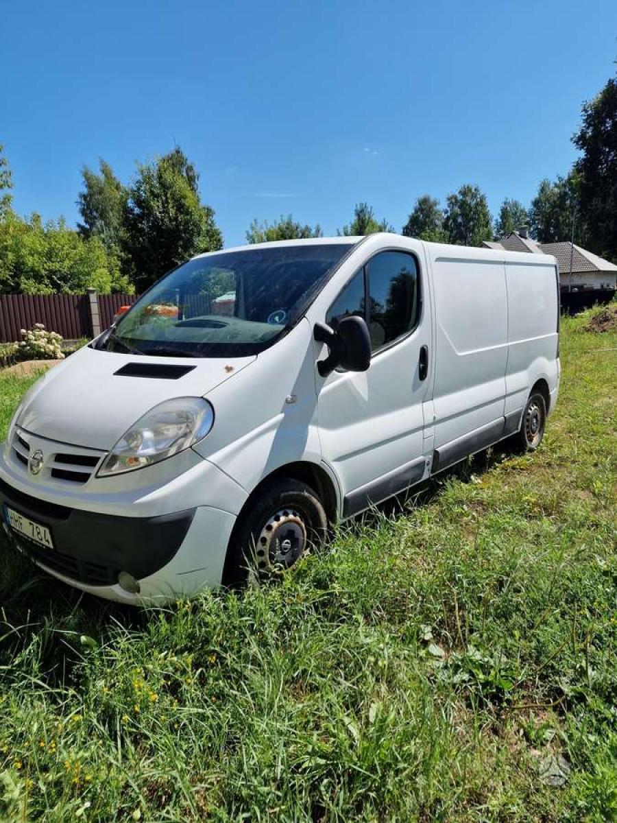 White Nissan Primastar 2013 in Daugavpils, with an engine capacity of 2.00 L and mileage of 278 thousand km for 4300 €, photo 3 on AUTOMOTO.COM.LV