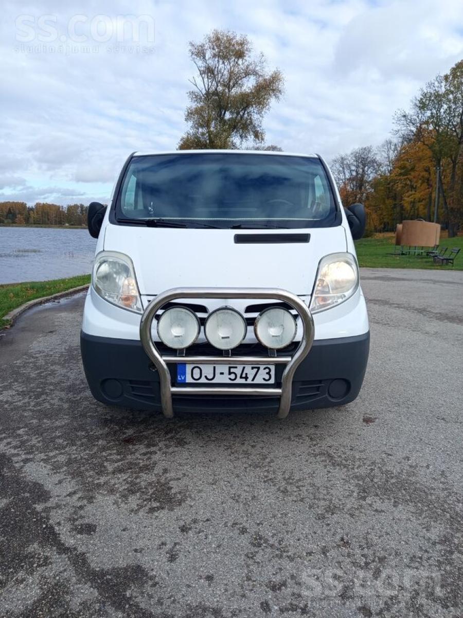 White Nissan Primastar 2007 in Balvi, with an engine capacity of 2.00 L and mileage of 323 thousand km for 3350 €, photo 4 on AUTOMOTO.COM.LV