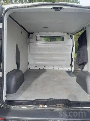 White Nissan Primastar 2008 in Jelgava, with an engine capacity of 2.00 L and mileage of 264 thousand km for 3500 €, photo 6 on AUTOMOTO.COM.LV