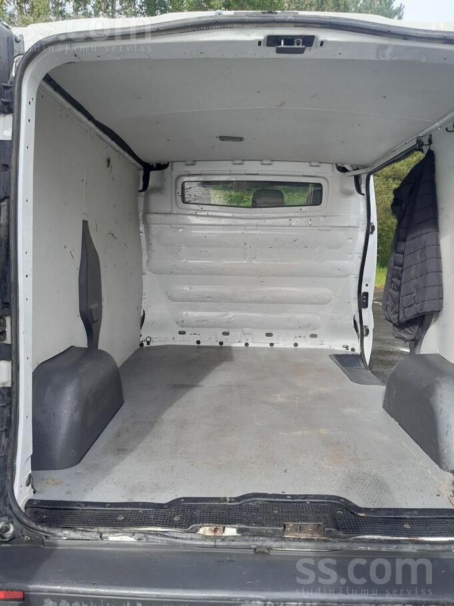 White Nissan Primastar 2008 in Jelgava, with an engine capacity of 2.00 L and mileage of 264 thousand km for 3500 €, photo 6 on AUTOMOTO.COM.LV