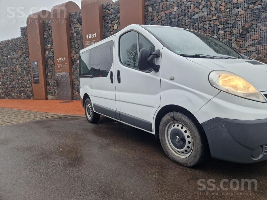 White Nissan Primastar 2013 in Jekabpils, with an engine capacity of 2.00 L and mileage of 278 thousand km for 6950 €, photo 5 on AUTOMOTO.COM.LV