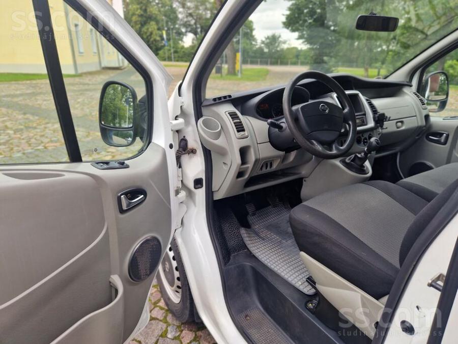 White Nissan Primastar 2013 in Jekabpils, with an engine capacity of 2.00 L and mileage of 278 thousand km for 6950 €, photo 8 on AUTOMOTO.COM.LV