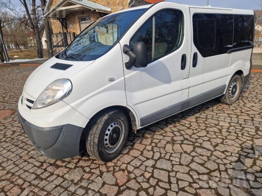 White Nissan Primastar 2013 in Jekabpils, with an engine capacity of 2.00 L and mileage of 278 thousand km for 6950 €, photo 19 on AUTOMOTO.COM.LV