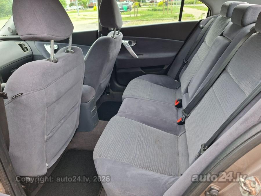 Smilšu krāsa Nissan Primera 2004 Tallina, ar dzinēja tilpumu 1.80 L un nobraukumu 190 tūkst. km par 650 €, foto 12 vietnē AUTOMOTO.COM.LV