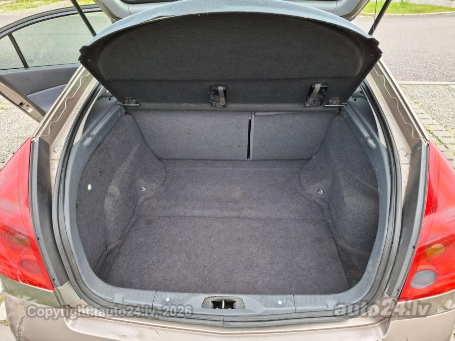 Smilšu krāsa Nissan Primera 2004 Tallina, ar dzinēja tilpumu 1.80 L un nobraukumu 190 tūkst. km par 650 €, foto 14 vietnē AUTOMOTO.COM.LV