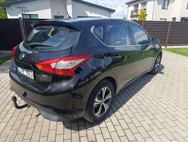 Black Nissan Pulsar 2015 in Siauliai, with an engine capacity of 1.50 L and mileage of 298 thousand km for 3900 €, photo 4 on AUTOMOTO.COM.LV