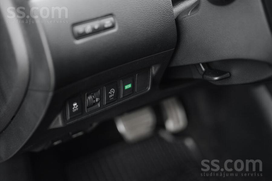 Black Nissan Pulsar 2016 in Riga, with an engine capacity of 1.20 L and mileage of 133 thousand km for 6250 €, photo 17 on AUTOMOTO.COM.LV