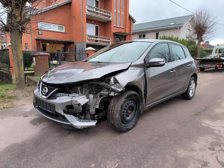 Grey Nissan Pulsar 2015 in Siauliai, with an engine capacity of 1.20 L and mileage of 118 thousand km for 2990 €, photo 2 on AUTOMOTO.COM.LV