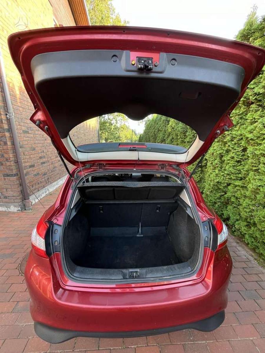 Red Nissan Pulsar 2016 in Vilnius, with an engine capacity of 1.20 L and mileage of 92 thousand km for 5400 €, photo 5 on AUTOMOTO.COM.LV