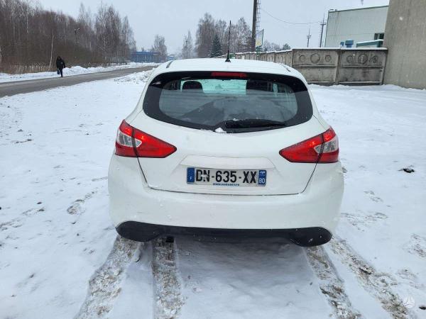 White Nissan Pulsar 2015 in Kaunas, with an engine capacity of 1.46 L and mileage of 212 thousand km for 3200 €, photo 6 on AUTOMOTO.COM.LV