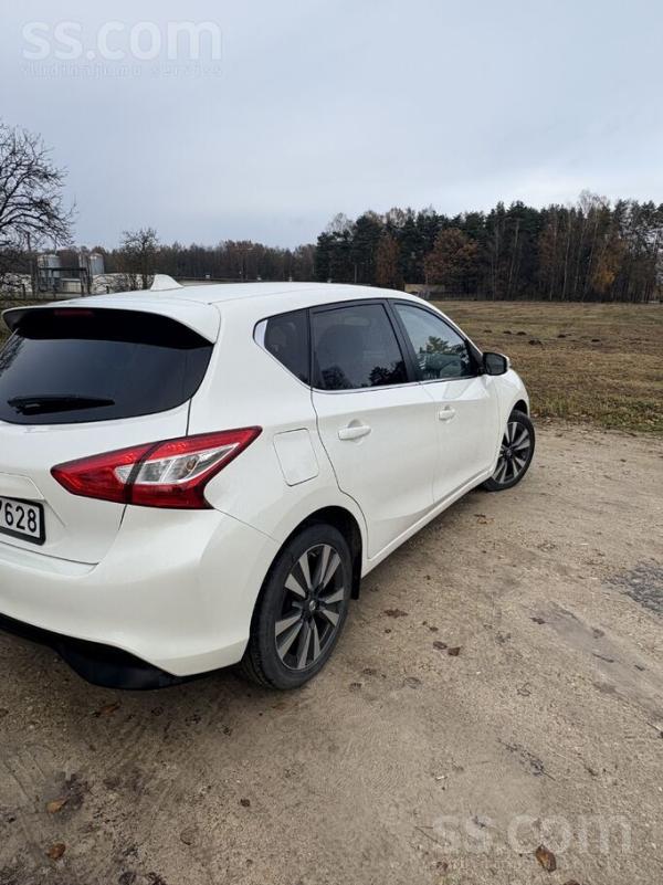 White Nissan Pulsar 2015 in Riga, with an engine capacity of 1.20 L and mileage of 133 thousand km for 7000 €, photo 4 on AUTOMOTO.COM.LV