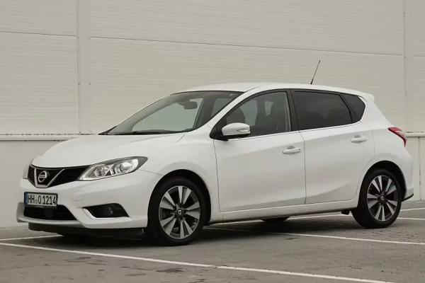 White Nissan Pulsar 2015 in Riga, with an engine capacity of 1.50 L and mileage of 158 thousand km for 7700 €, photo 4 on AUTOMOTO.COM.LV