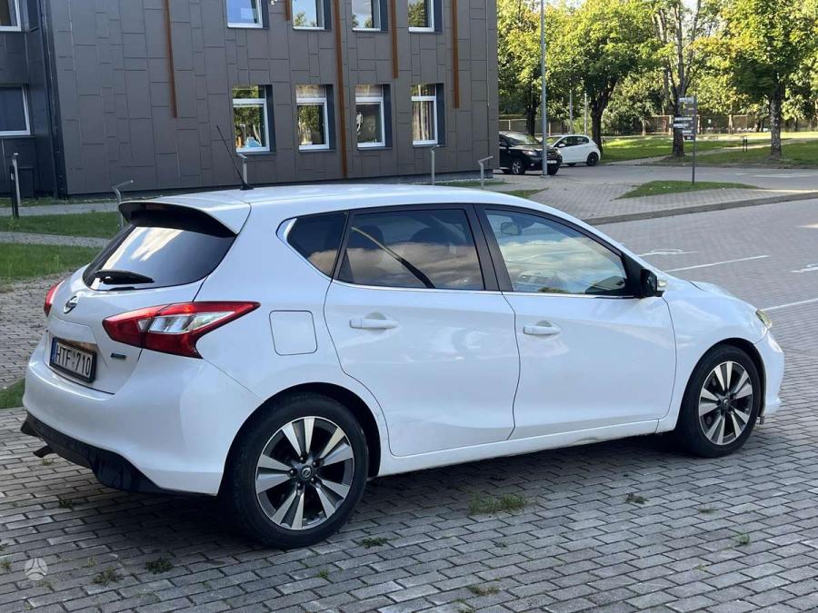 White Nissan Pulsar 2015 in Taurage, with an engine capacity of 1.50 L and mileage of 208 thousand km for 3700 €, photo 6 on AUTOMOTO.COM.LV