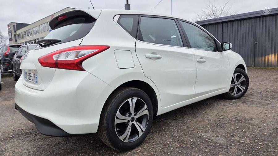White Nissan Pulsar 2016 in Taurage, with an engine capacity of 1.20 L and mileage of 140 thousand km for 5980 €, photo 5 on AUTOMOTO.COM.LV