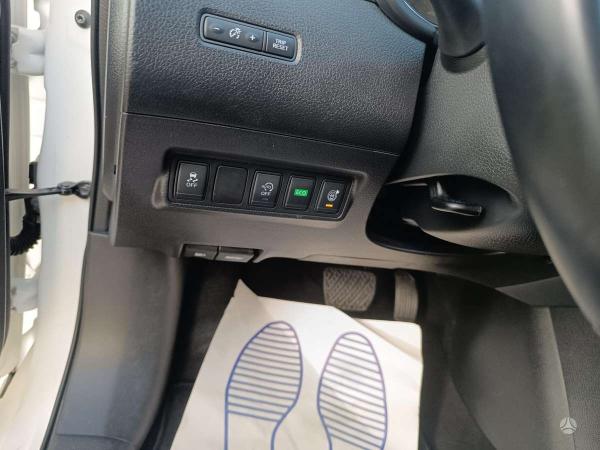 White Nissan Pulsar 2016 in Siauliai, with an engine capacity of 1.20 L and mileage of 97 thousand km for 5100 €, photo 5 on AUTOMOTO.COM.LV