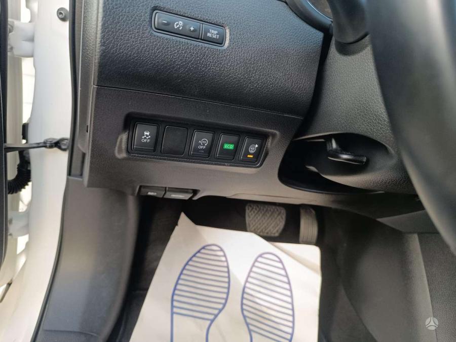 White Nissan Pulsar 2016 in Siauliai, with an engine capacity of 1.20 L and mileage of 97 thousand km for 5100 €, photo 6 on AUTOMOTO.COM.LV