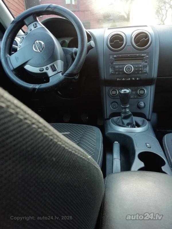 Beige Nissan Qashqai 2008 in Poltsamaa, with an engine capacity of 1.50 L and mileage of 319 thousand km for 2900 €, photo 8 on AUTOMOTO.COM.LV