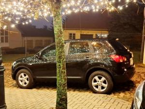 Black Nissan Qashqai 2007 in Telschi, with an engine capacity of 1.60 L and mileage of 229 thousand km for 3450 €, photo 2 on AUTOMOTO.COM.LV