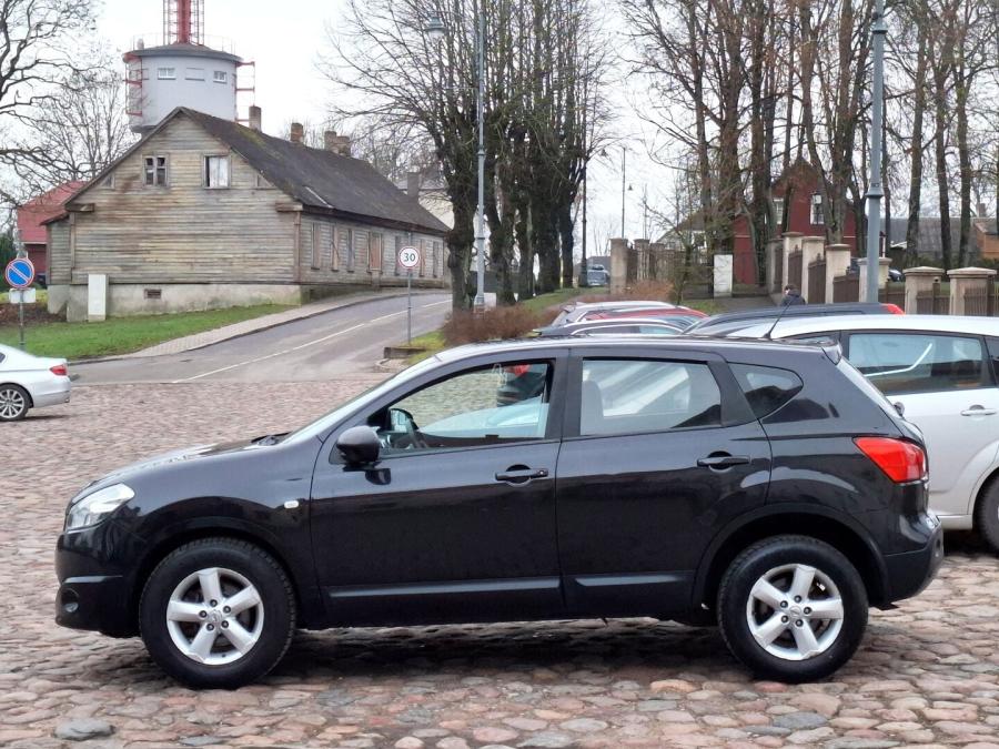 Black Nissan Qashqai 2007 in Telschi, with an engine capacity of 1.60 L and mileage of 229 thousand km for 3450 €, photo 4 on AUTOMOTO.COM.LV
