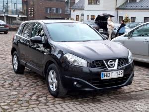 Black Nissan Qashqai 2007 in Telschi, with an engine capacity of 1.60 L and mileage of 229 thousand km for 3450 €, photo 8 on AUTOMOTO.COM.LV