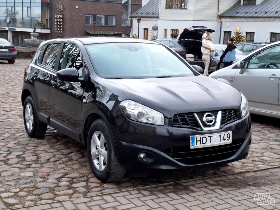 Black Nissan Qashqai 2007 in Telschi, with an engine capacity of 1.60 L and mileage of 229 thousand km for 3450 €, photo 8 on AUTOMOTO.COM.LV