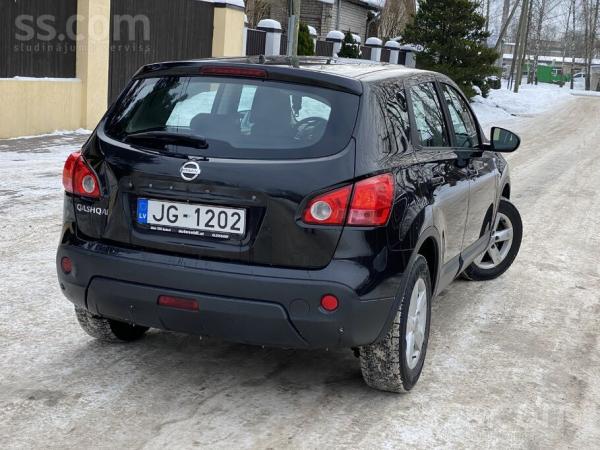 Black Nissan Qashqai 2007 in Riga, with an engine capacity of 2.00 L and mileage of 198 thousand km for 3650 €, photo 3 on AUTOMOTO.COM.LV