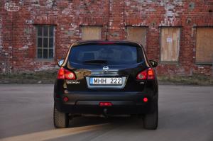 Black Nissan Qashqai 2007 in Siauliai, with an engine capacity of 2.00 L and mileage of 269 thousand km for 3750 €, photo 5 on AUTOMOTO.COM.LV