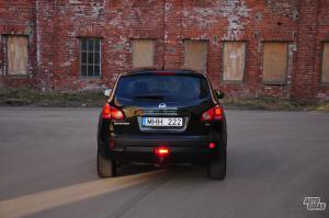 Black Nissan Qashqai 2007 in Siauliai, with an engine capacity of 2.00 L and mileage of 269 thousand km for 3750 €, photo 6 on AUTOMOTO.COM.LV