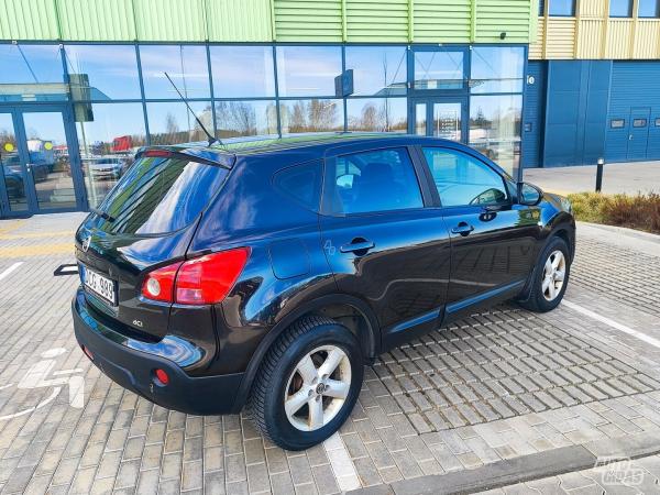 Black Nissan Qashqai 2007 in Vilnius, with an engine capacity of 2.00 L and mileage of 310 thousand km for 2350 €, photo 1 on AUTOMOTO.COM.LV