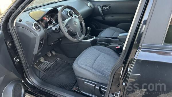 Black Nissan Qashqai 2007 in Rezekne, with an engine capacity of 1.50 L and mileage of 338 thousand km for 2750 €, photo 8 on AUTOMOTO.COM.LV