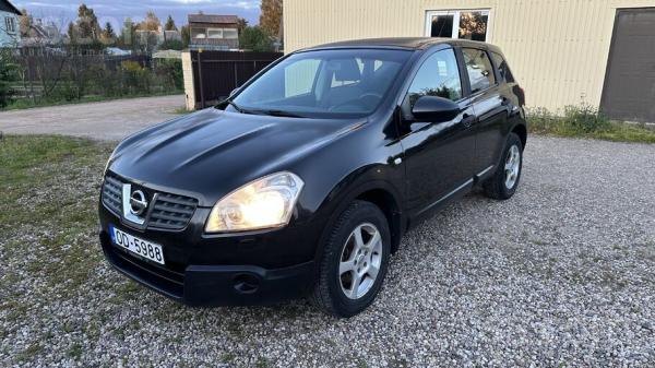 Black Nissan Qashqai 2007 in Rezekne, with an engine capacity of 1.50 L and mileage of 338 thousand km for 2650 €, photo 1 on AUTOMOTO.COM.LV