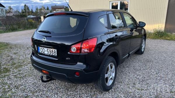 Black Nissan Qashqai 2007 in Rezekne, with an engine capacity of 1.50 L and mileage of 338 thousand km for 2650 €, photo 4 on AUTOMOTO.COM.LV