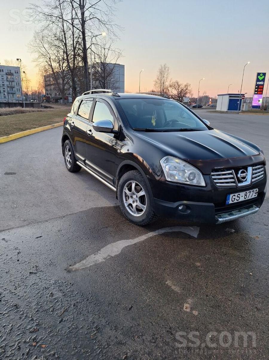 Black Nissan Qashqai 2007 in Jekabpils, with an engine capacity of 2.00 L and mileage of 310 thousand km for 3250 €, photo 1 on AUTOMOTO.COM.LV