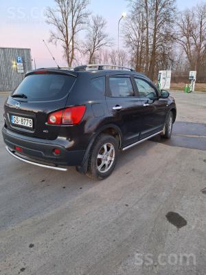 Black Nissan Qashqai 2007 in Jekabpils, with an engine capacity of 2.00 L and mileage of 310 thousand km for 3250 €, photo 5 on AUTOMOTO.COM.LV