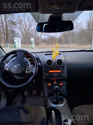 Black Nissan Qashqai 2007 in Jekabpils, with an engine capacity of 2.00 L and mileage of 310 thousand km for 3250 €, photo 7 on AUTOMOTO.COM.LV