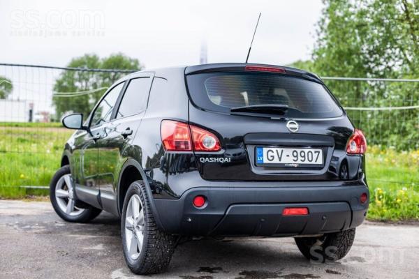 Black Nissan Qashqai 2007 in Riga, with an engine capacity of 2.00 L and mileage of 342 thousand km for 4790 €, photo 6 on AUTOMOTO.COM.LV