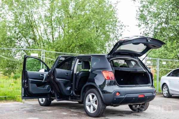 Black Nissan Qashqai 2007 in Riga, with an engine capacity of 2.00 L and mileage of 342 thousand km for 4790 €, photo 9 on AUTOMOTO.COM.LV