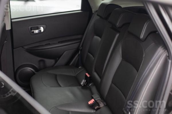 Black Nissan Qashqai 2007 in Riga, with an engine capacity of 2.00 L and mileage of 342 thousand km for 4790 €, photo 10 on AUTOMOTO.COM.LV