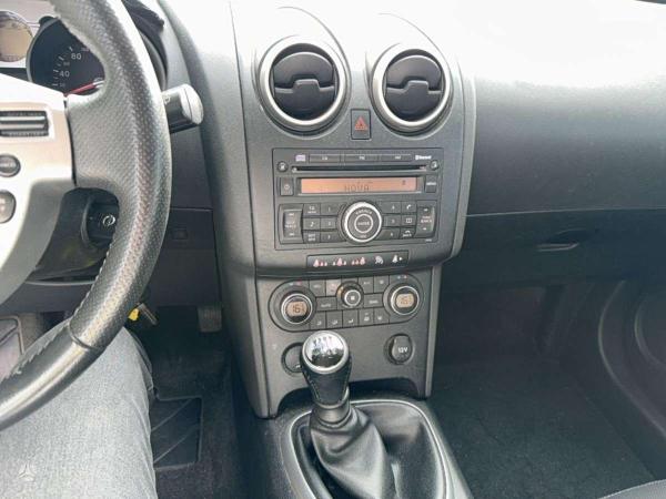 Melns Nissan Qashqai 2007 Viļņa, ar dzinēja tilpumu 1.46 L un nobraukumu 335 tūkst. km par 2700 €, foto 10 vietnē AUTOMOTO.COM.LV